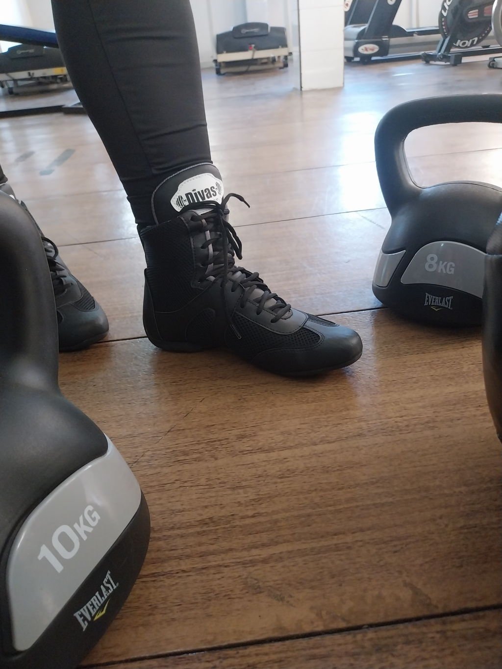 Botinha Treino Divas Gym Curta Feminina Academia Musculação - Preto ...
